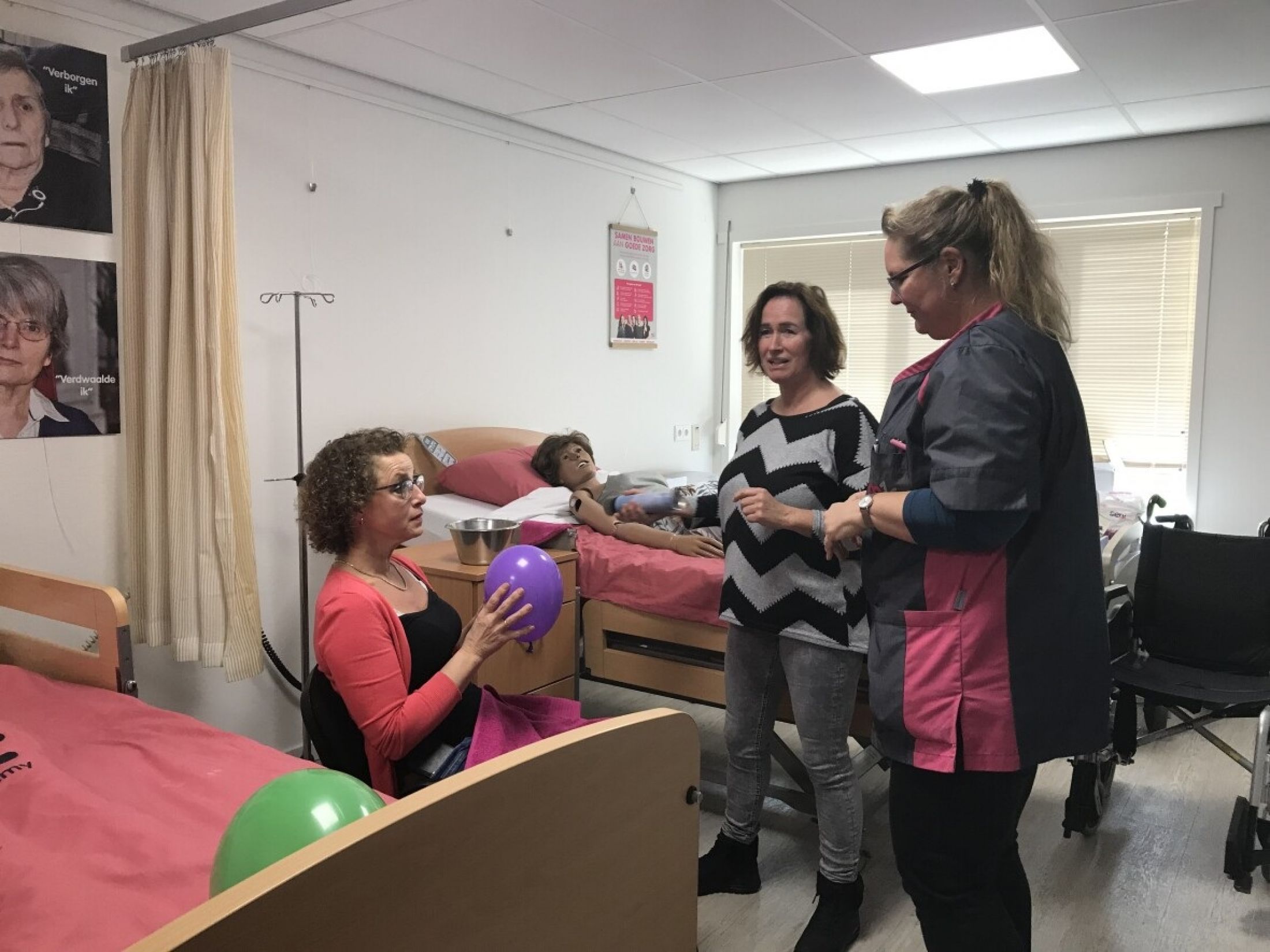 ADL trainingen voor medewerkers zonder zorgachtergrond - Werken bij ...